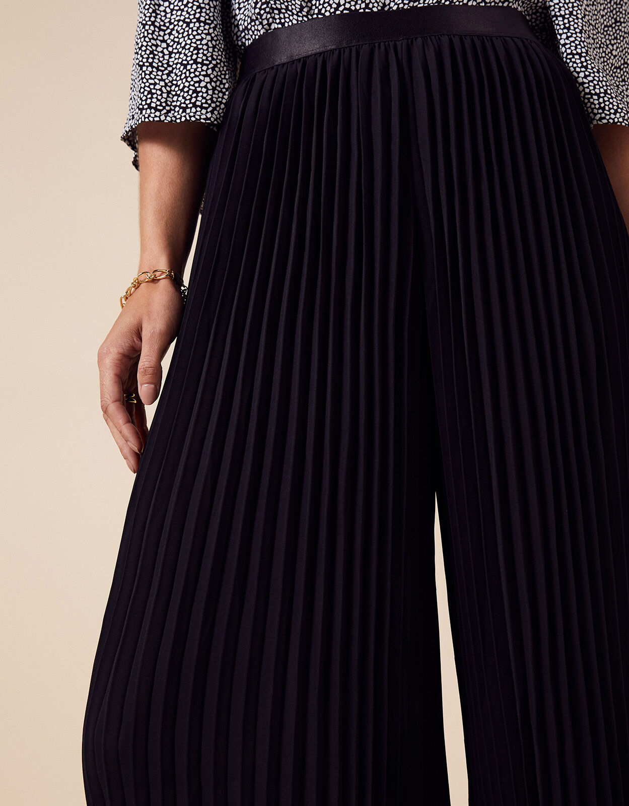 Pleated Culotte Trousers Black