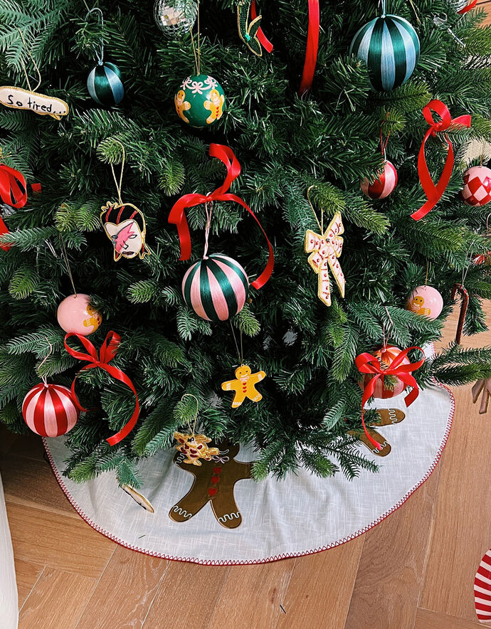 Anna and Nina Large Threaded Bauble